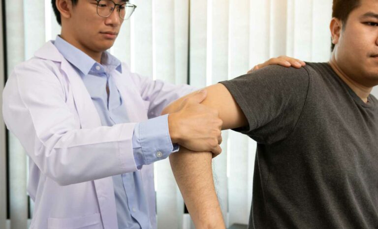 Shoulder Bursitis: Signs, Causes and Treatment Methods